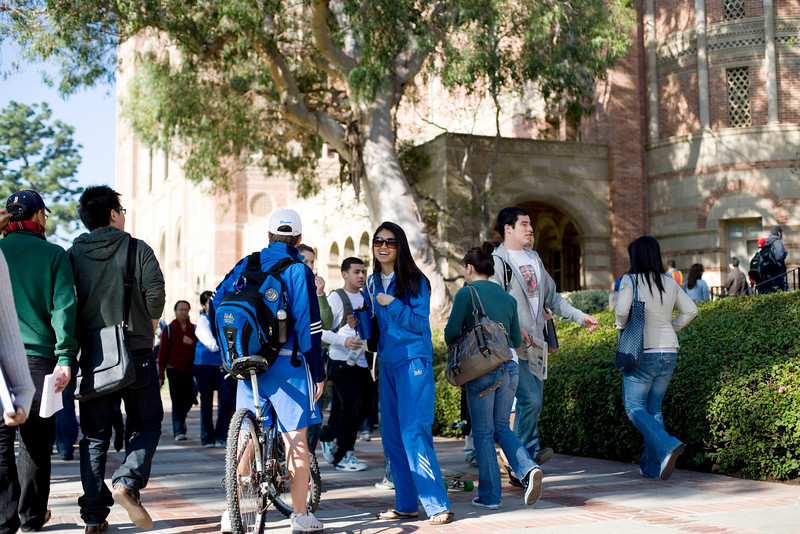 Bruins walking near Royce Hall—Photo Credit: Stephanie Diani – UCLA ...